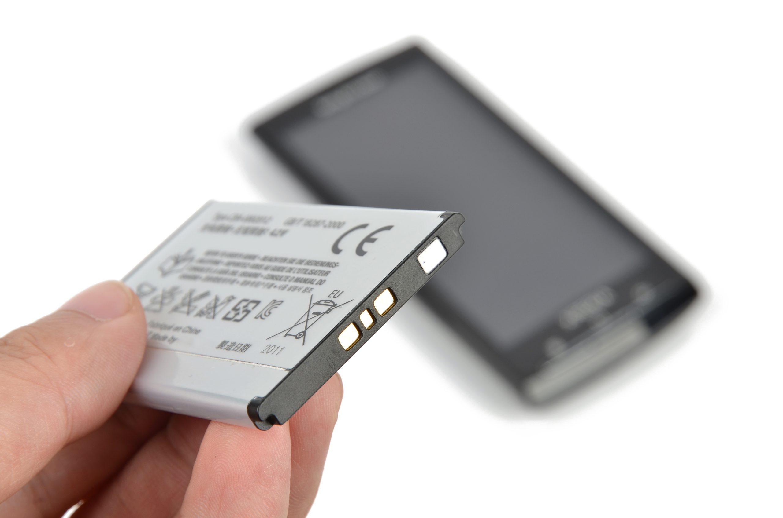 Are mobile removable battery's coming back? - Xzopia Limited